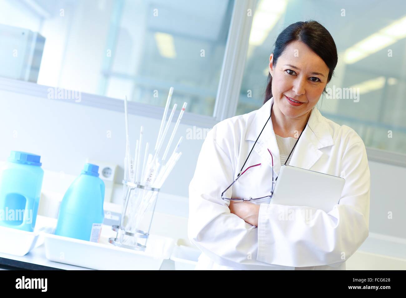 Laboratory research building hi-res stock photography and images - Alamy