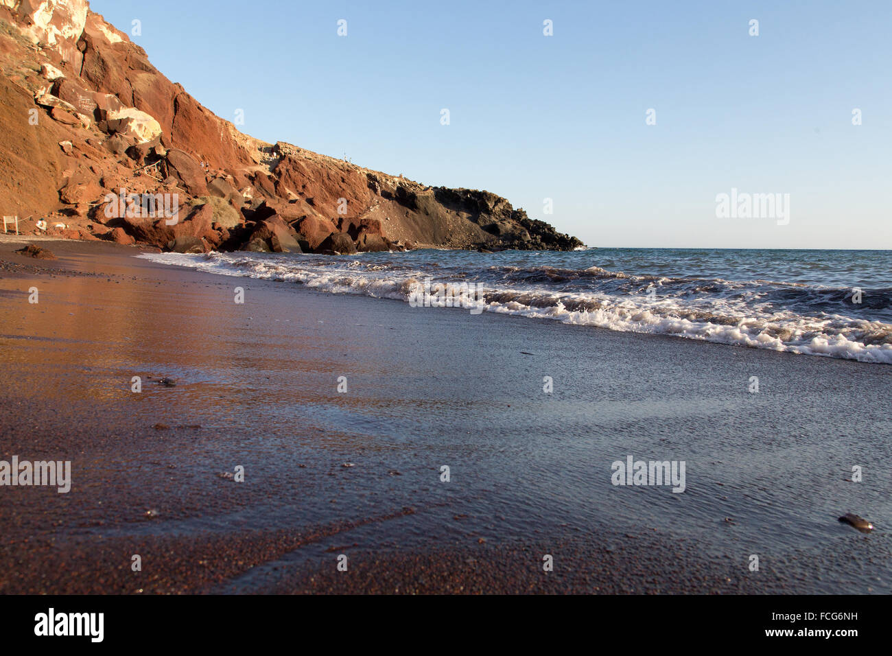 Famous red beach santorini hi-res stock photography and images - Alamy