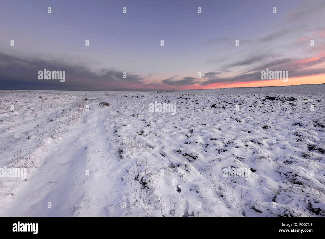 Snow expanse moorland on bleaklow hi-res stock photography and images ...