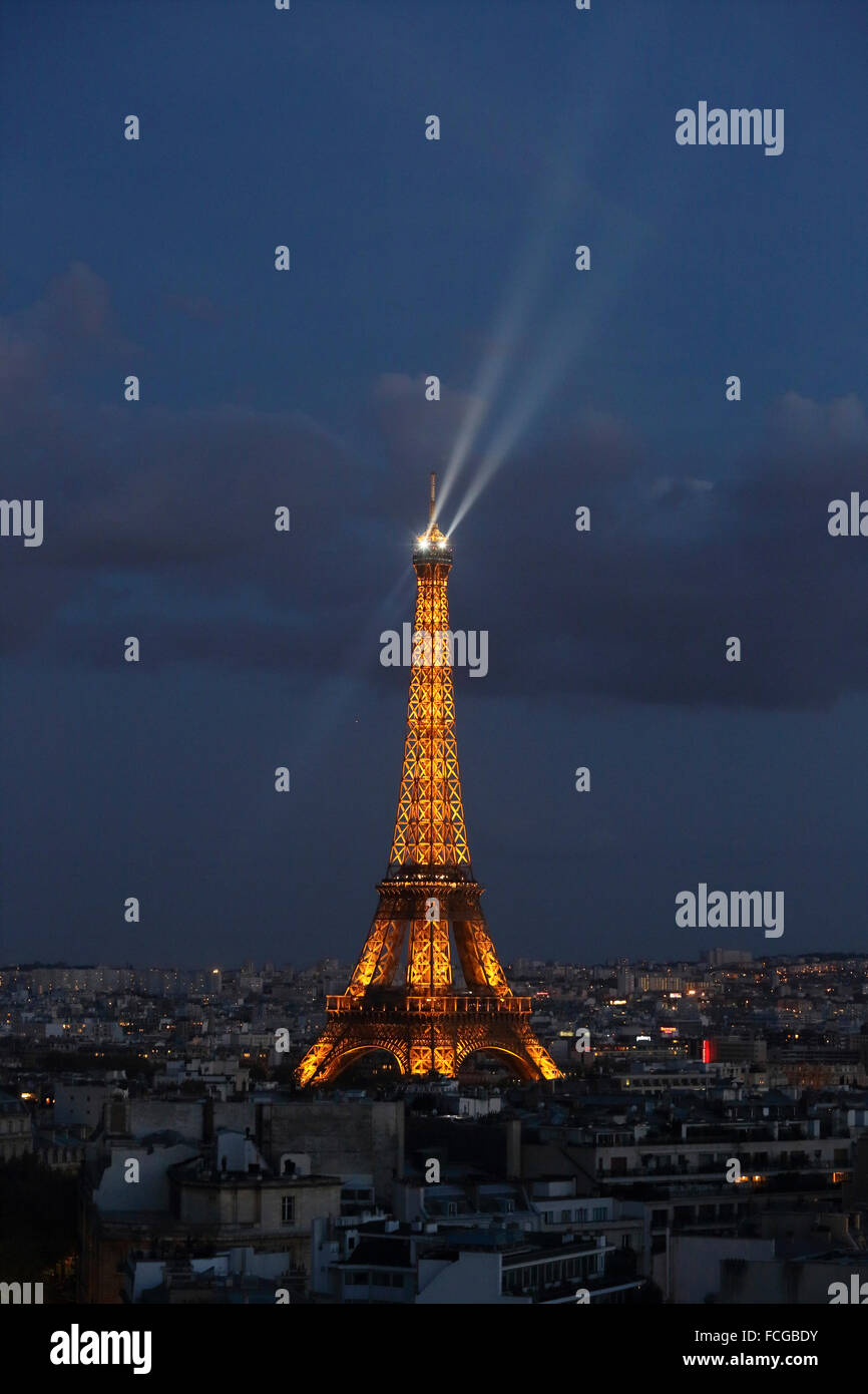 Paris streets night hi-res stock photography and images - Alamy