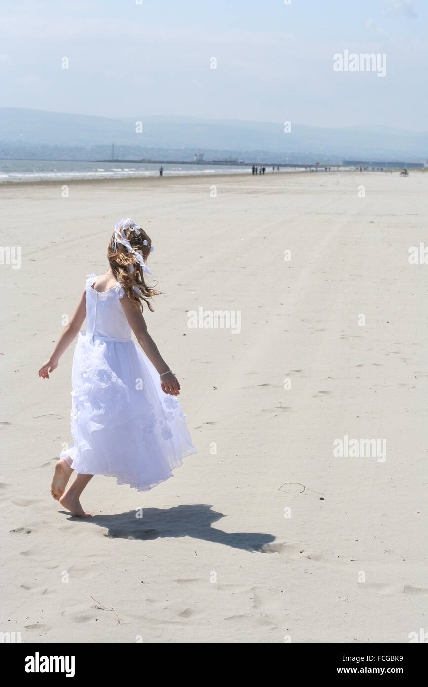 Communion girl white dress hi-res stock photography and images - Alamy