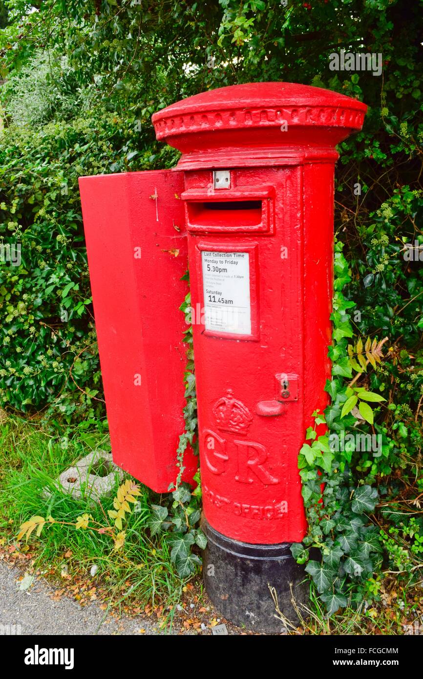 Traditional british red postbox, letter box, mail box. London, England ...