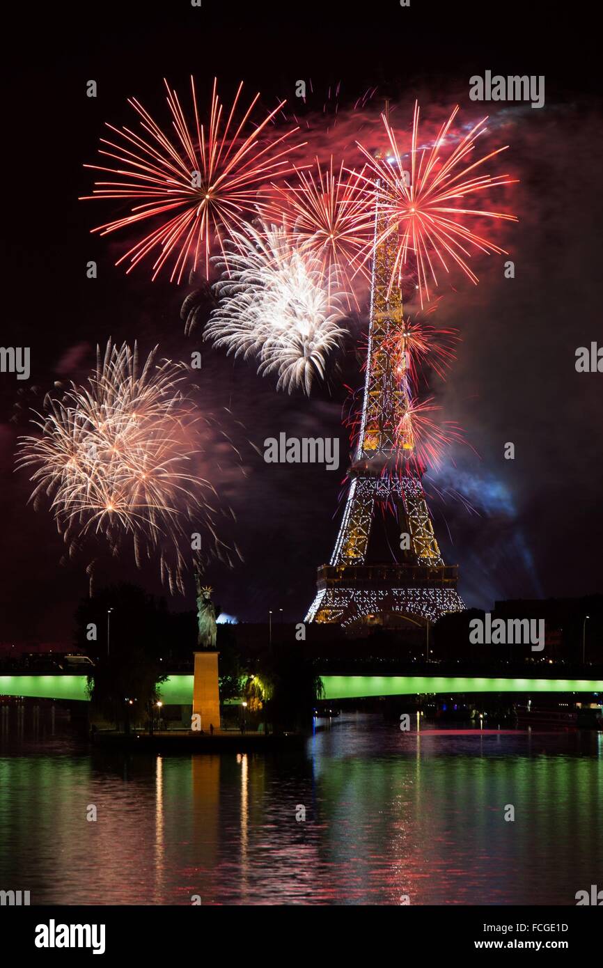 Night france paris illuminations hi-res stock photography and images ...