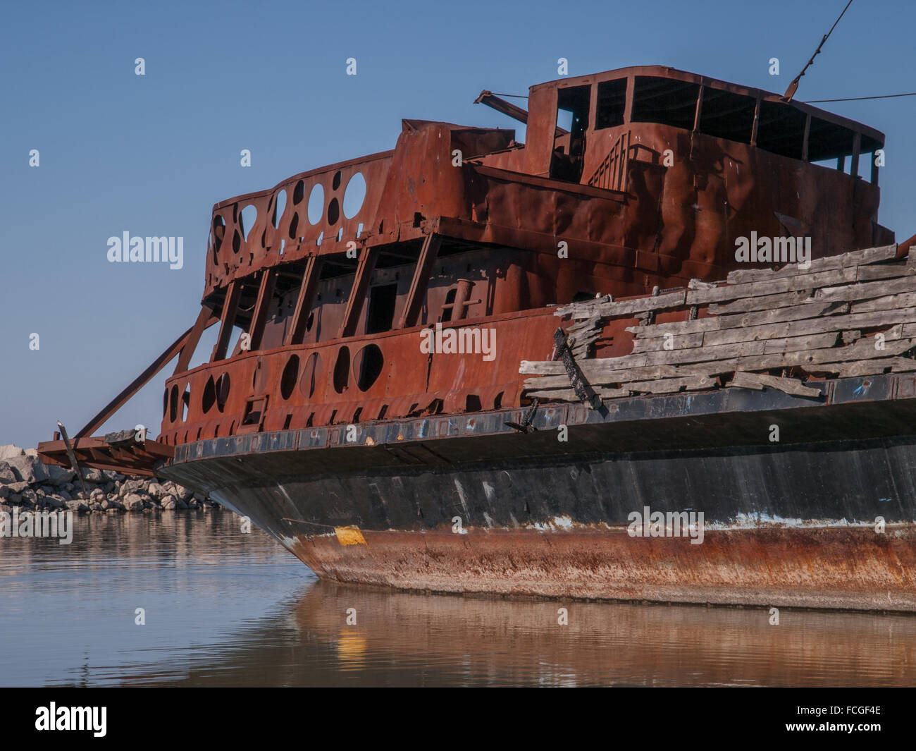 Rusting ship hi-res stock photography and images - Alamy
