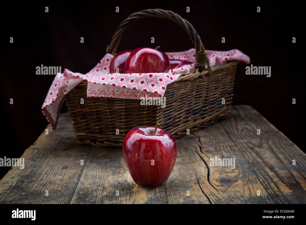 Red apple studio hi-res stock photography and images - Alamy