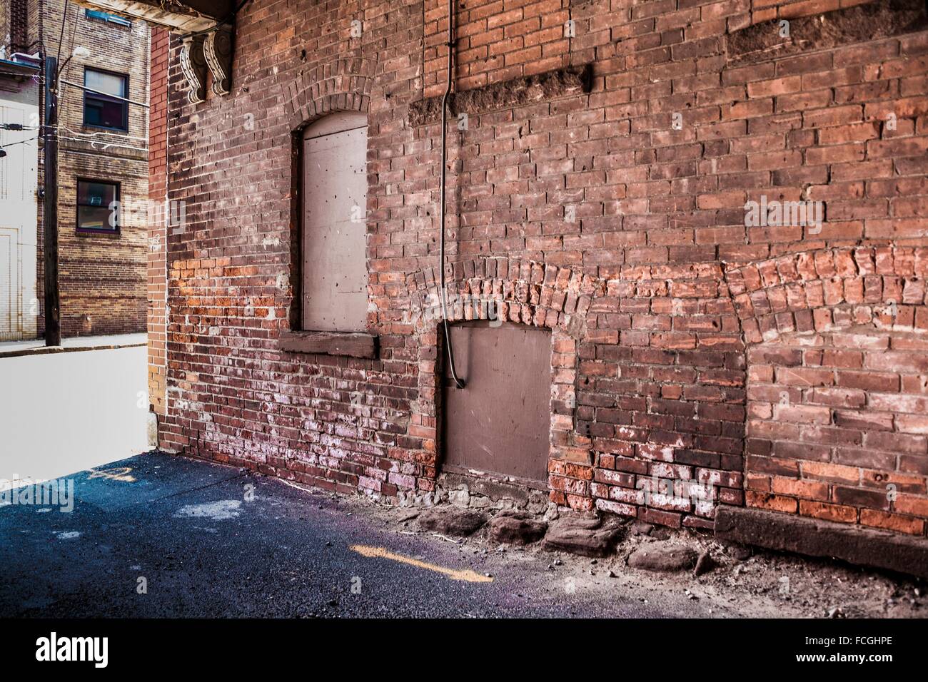 Side of brick building hi-res stock photography and images - Alamy