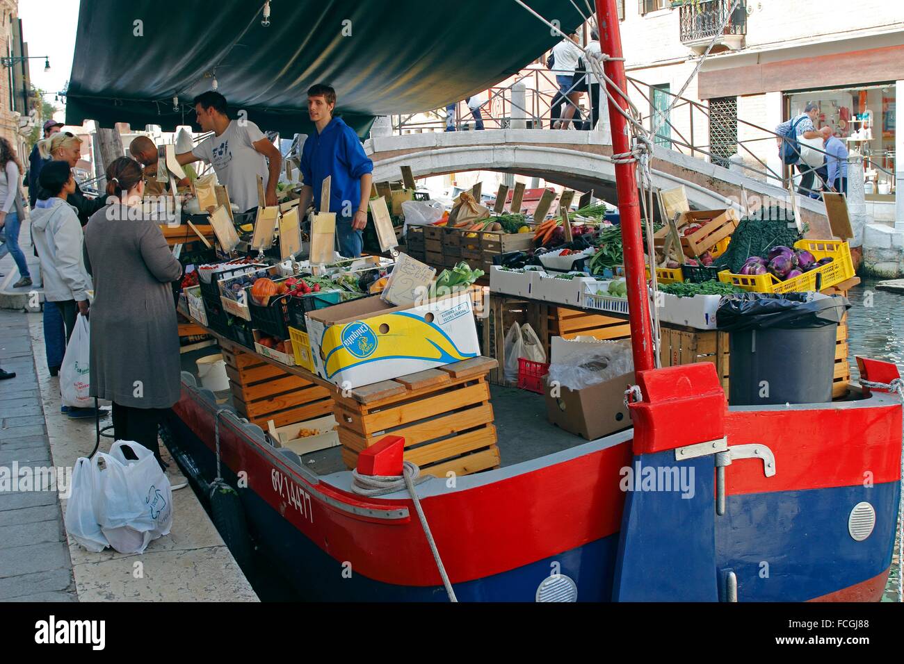 Venice Italy Dursoduro vegetable boat on a canal Stock Photo - Alamy