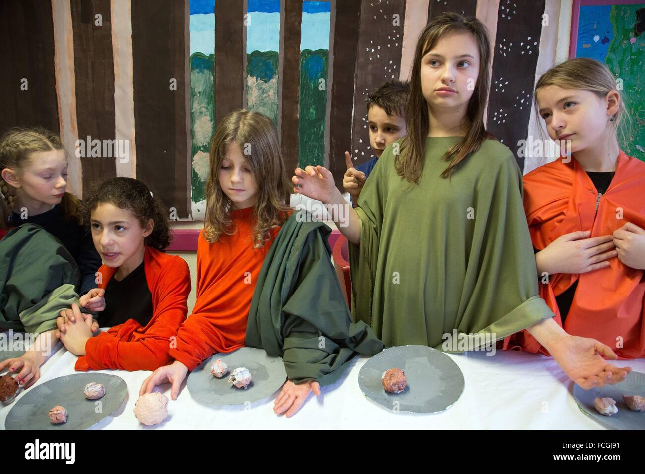 Artistic activities hi-res stock photography and images - Alamy