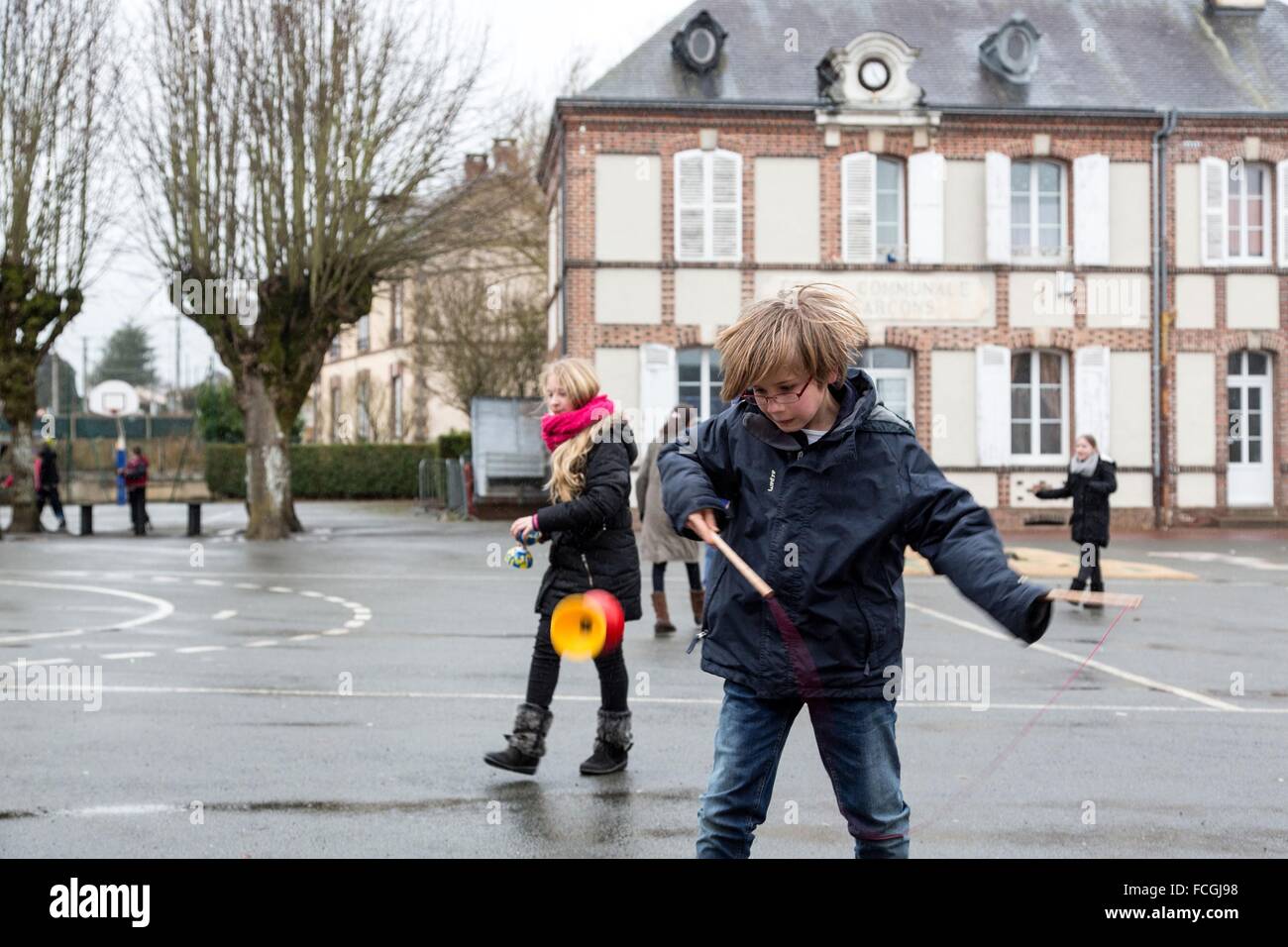Schoolyard games hi-res stock photography and images - Alamy