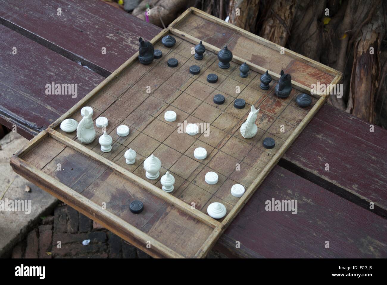 Ancient chess board hi-res stock photography and images - Alamy