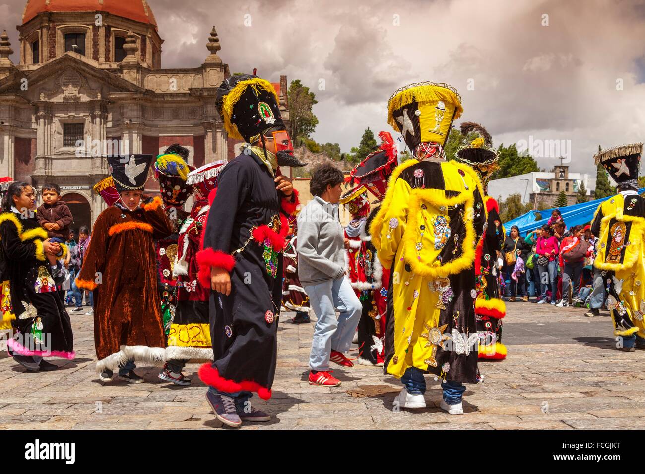 Native Mexicans Dancing High Resolution Stock Photography and Images ...