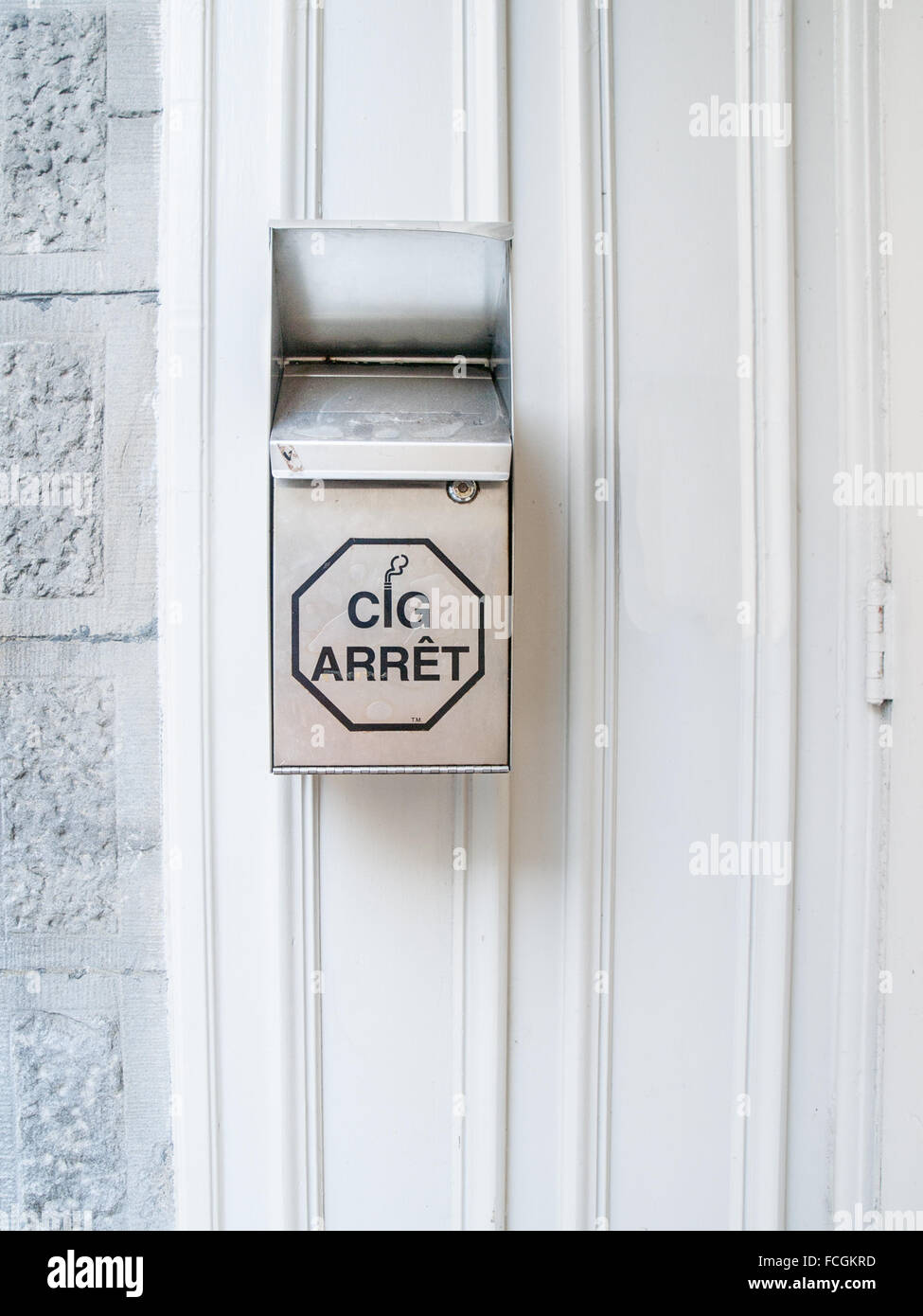 Ashtray sign hi-res stock photography and images - Alamy