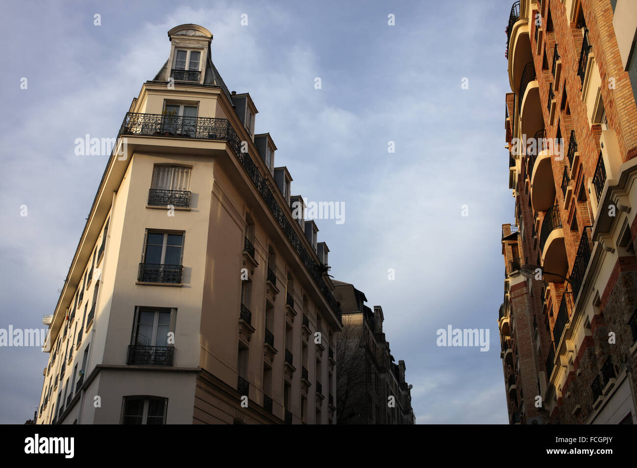 Angle de rue hi-res stock photography and images - Alamy