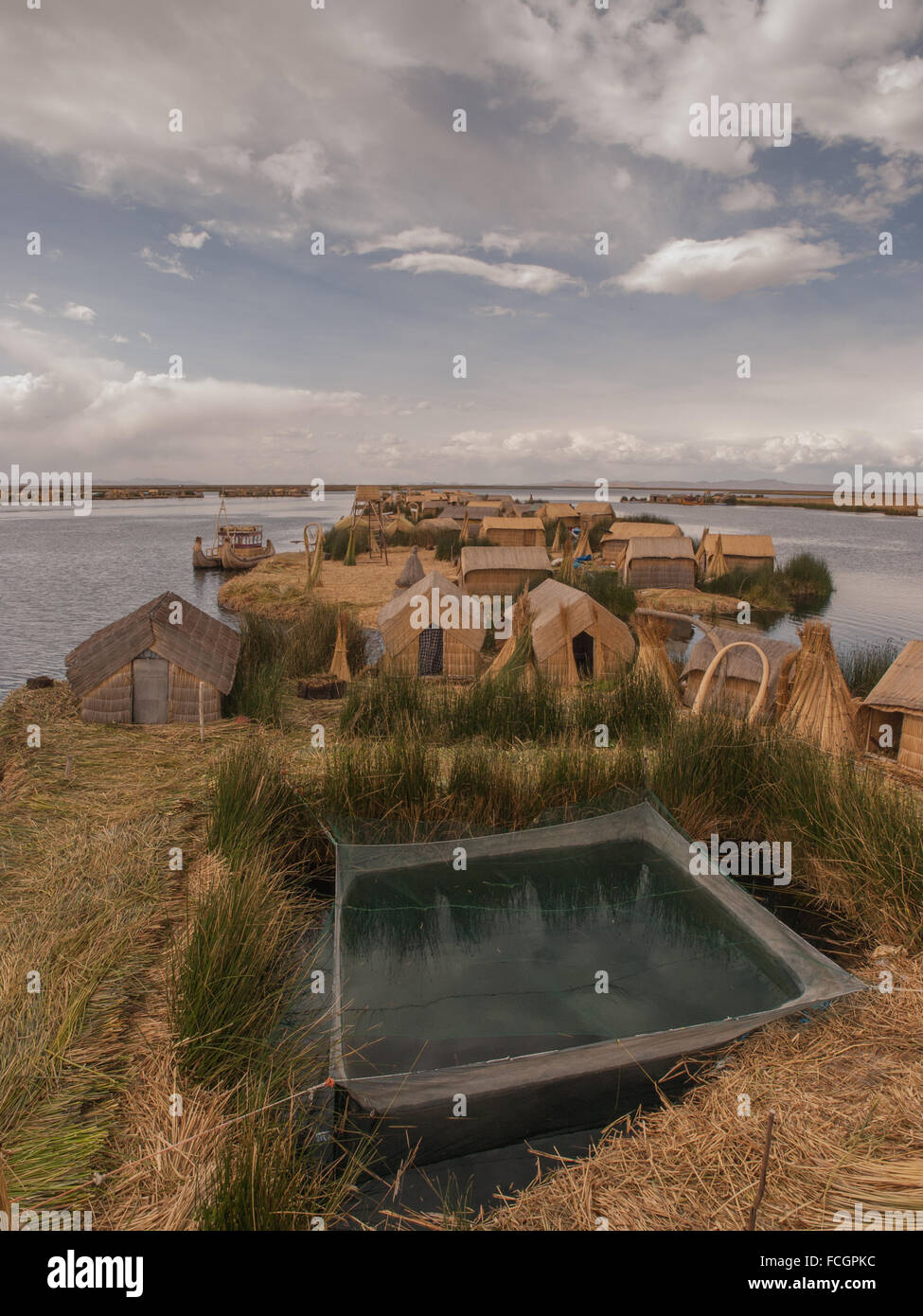 South america peru straw huts hi-res stock photography and images - Alamy