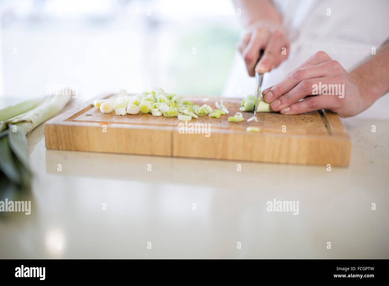 Chopping spring onions Stock Photo - Alamy