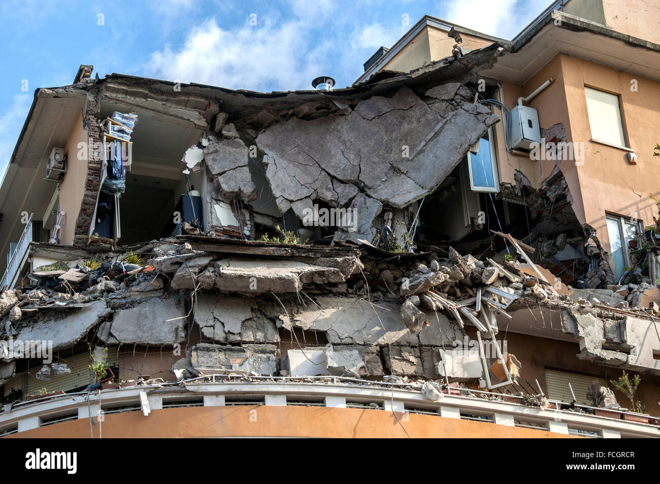 The collapse of three floors of a building in Rome tonight in the ...
