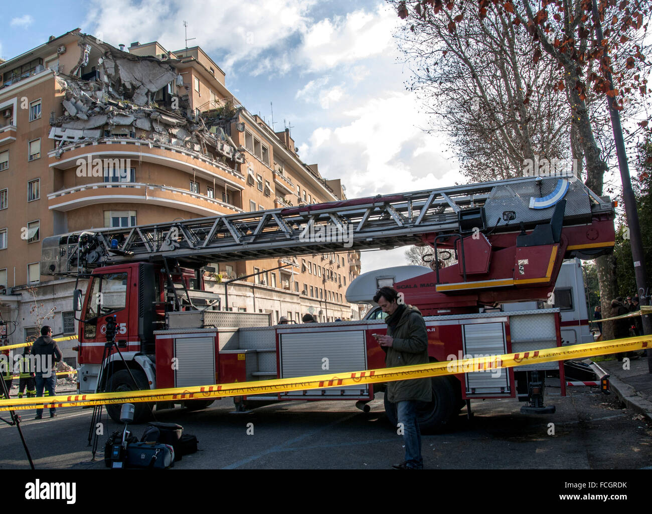 Collapse three floors building in hi-res stock photography and images ...
