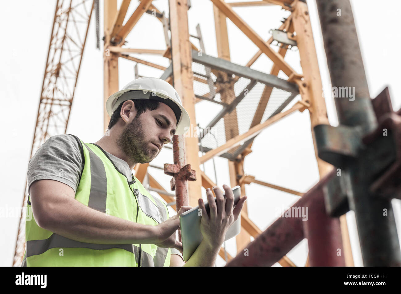 Construction worker using crane hi-res stock photography and images - Alamy