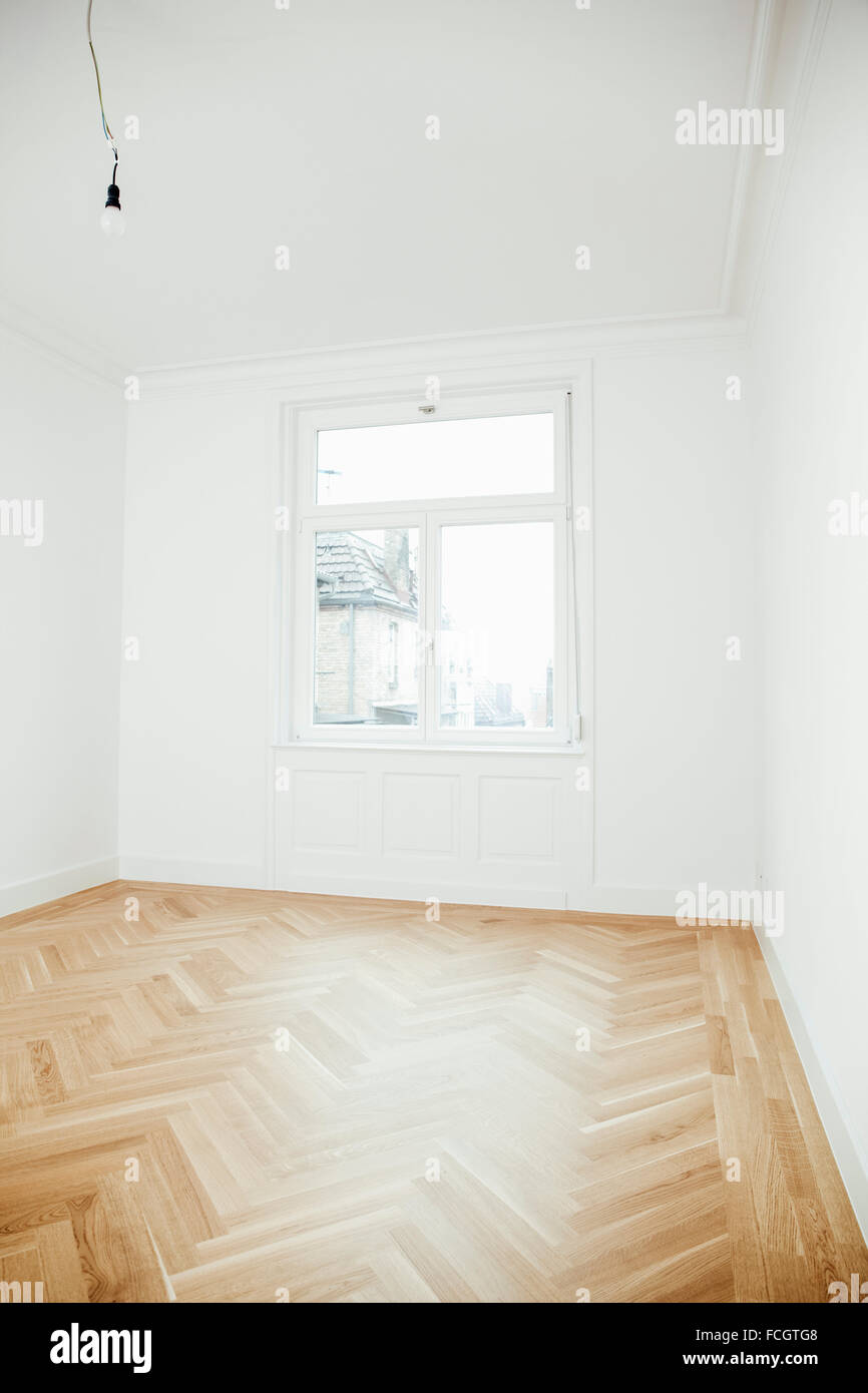 Empty lamp hi-res stock photography and images - Alamy