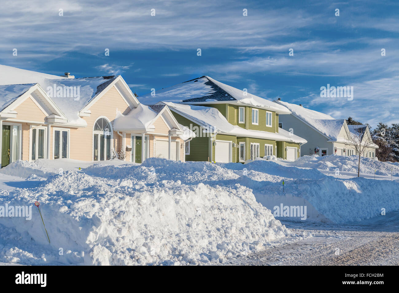 Snowbank hi-res stock photography and images - Alamy