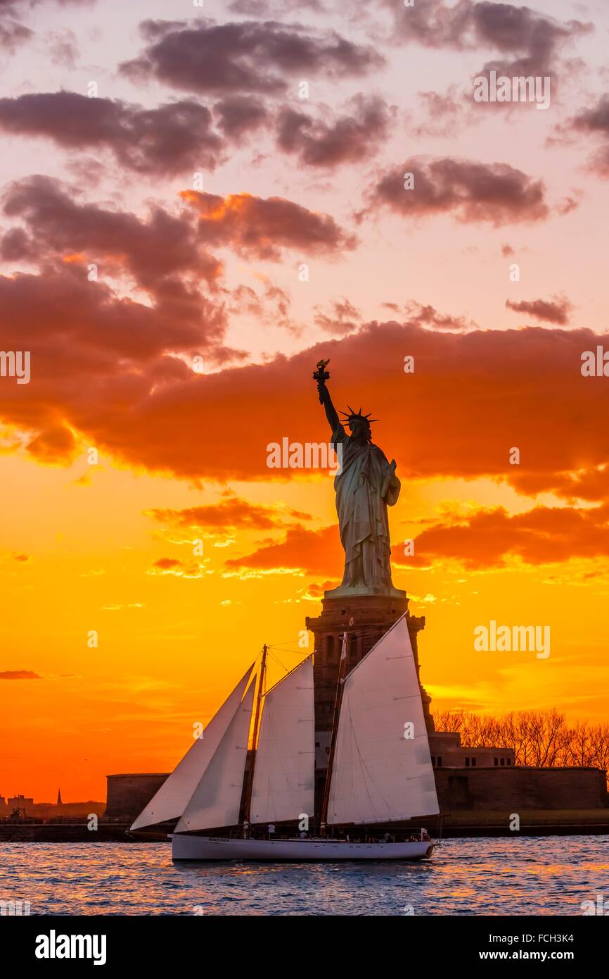 Front Of Ship Of Ship High Resolution Stock Photography and Images - Alamy