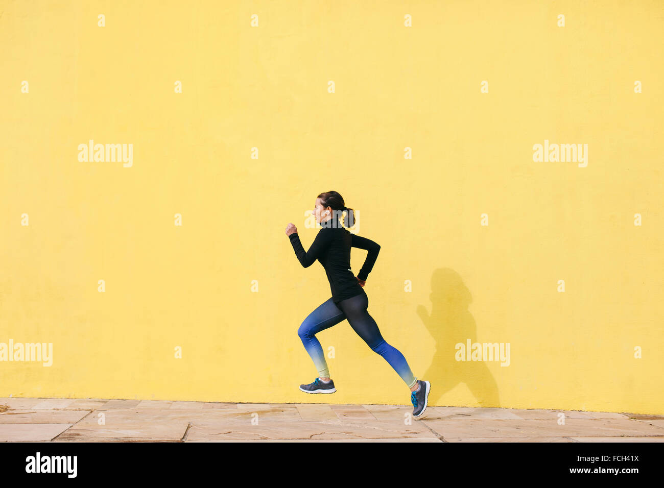 Jogging woman in front of yellow hi-res stock photography and images ...