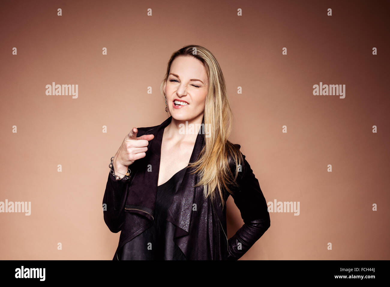 Pointing at viewer hi-res stock photography and images - Alamy