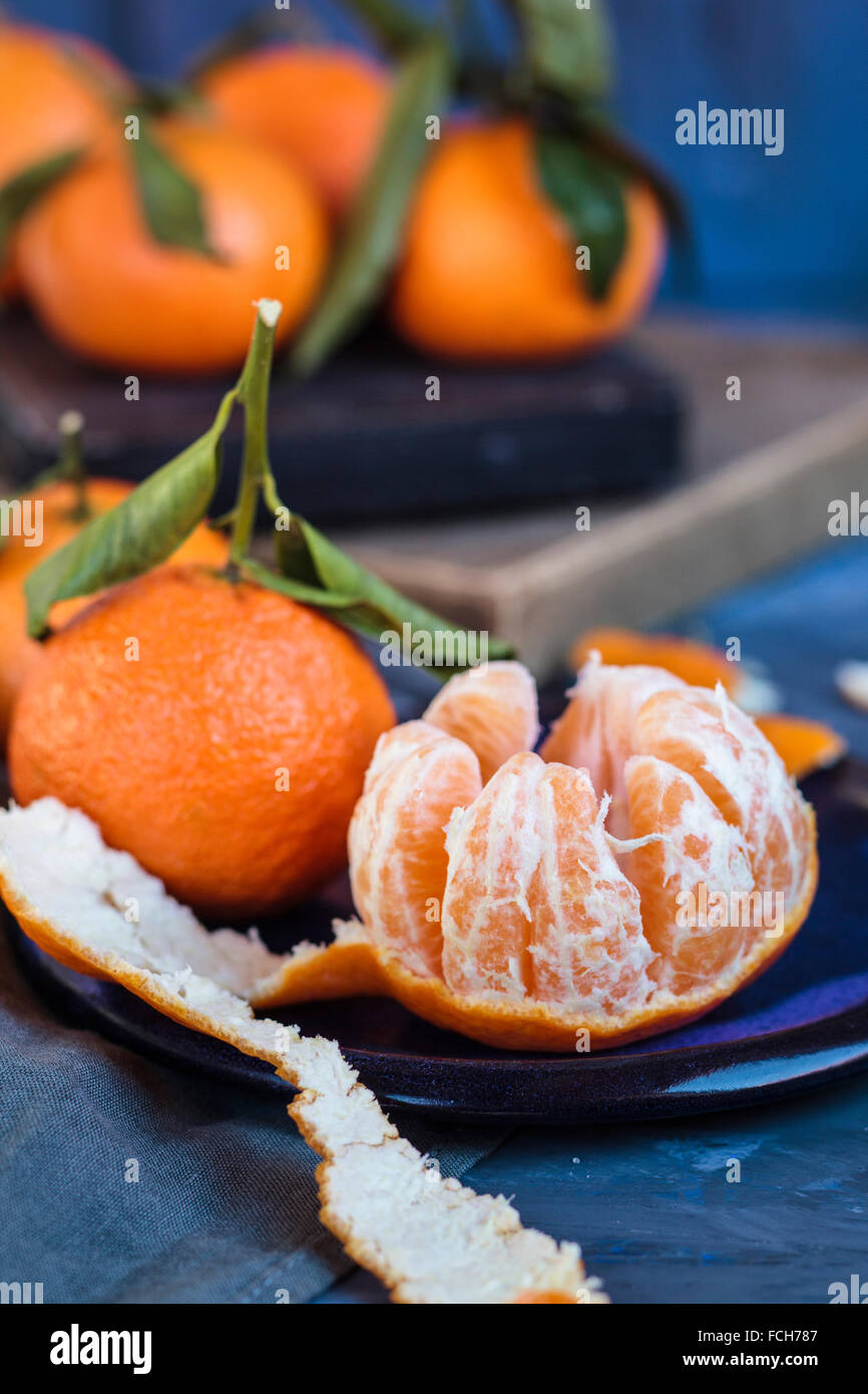 Clementines on plate, peeled Stock Photo - Alamy