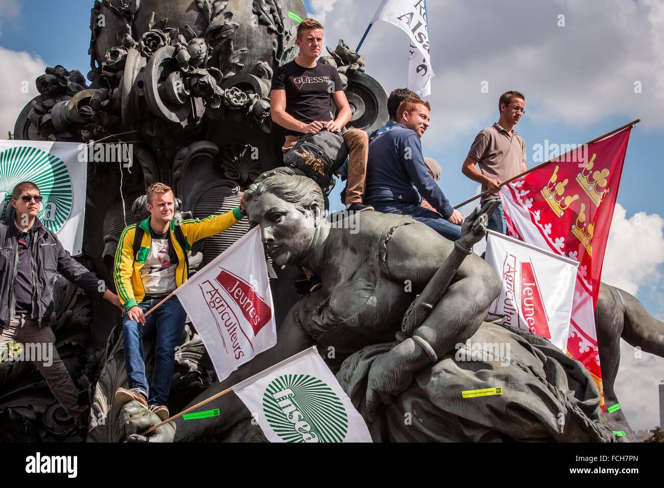 PROTEST DEMONSTRATIONS BY FARMERS IN PARIS Stock Photo - Alamy