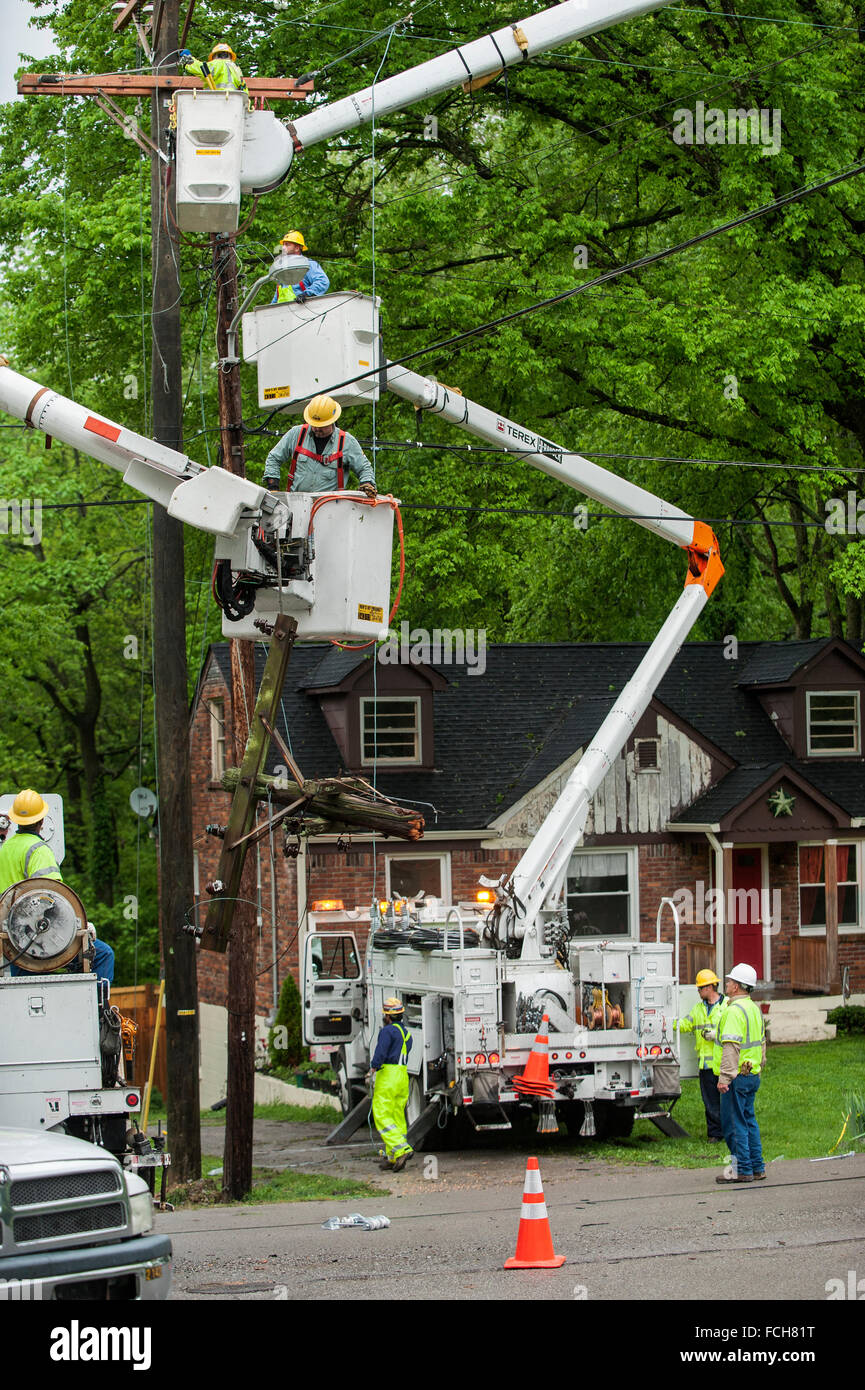 Electric Pole Repair High Resolution Stock Photography and Images - Alamy