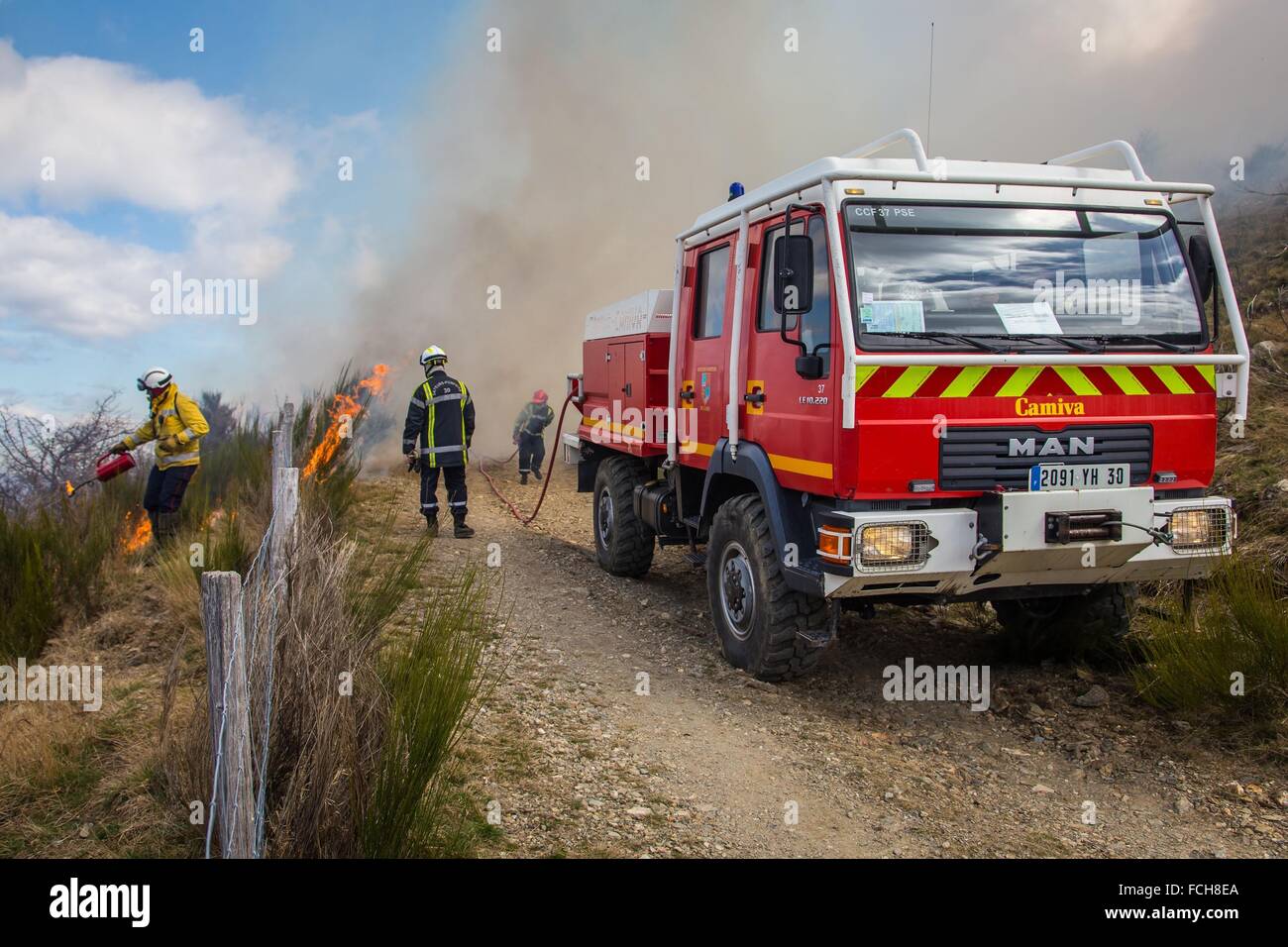 TACTICAL FIRE, FIREFIGHTERS Stock Photo - Alamy