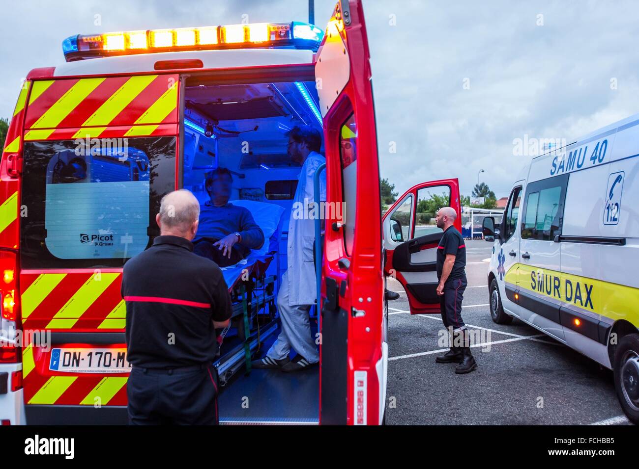 ILLUSTRATION EMERGENCY MEDICAL SERVICE AND FIREFIGHTERS Stock Photo - Alamy