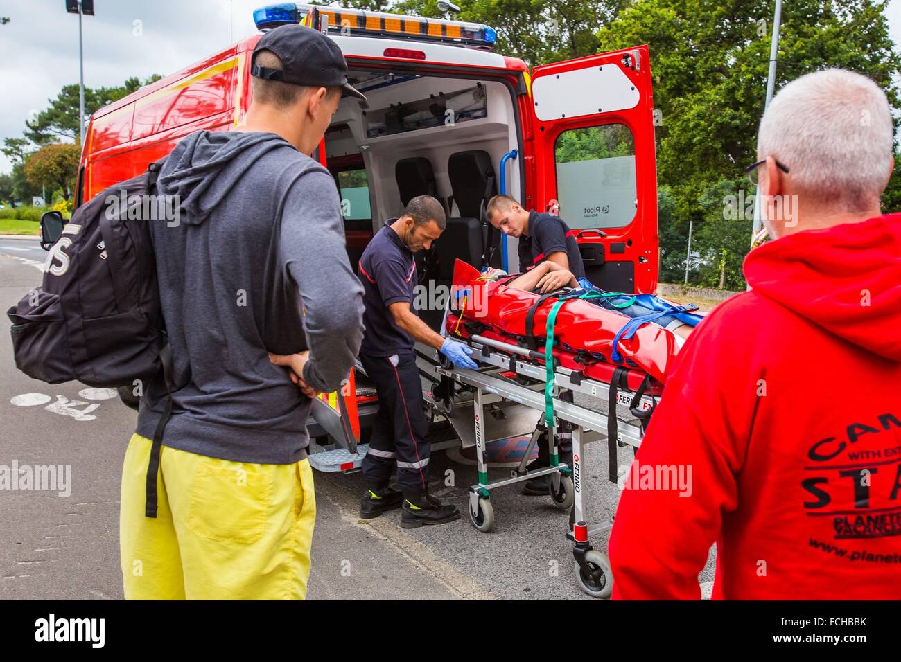 FIREFIGHTERS RESPONDING TO AN EMERGENCY IN A SKATEPARK Stock Photo - Alamy