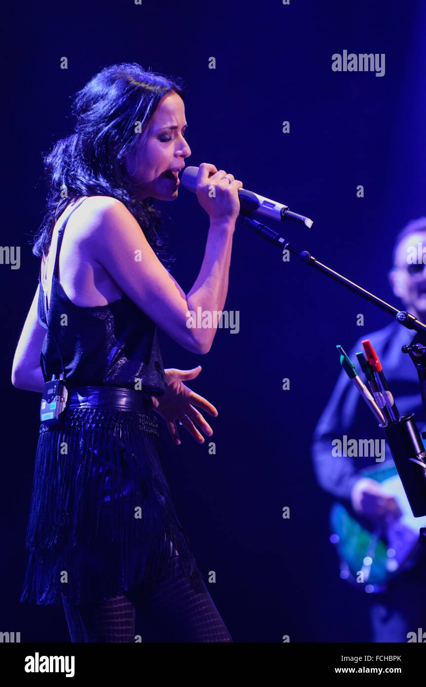 Singer andrea corr hi-res stock photography and images - Alamy