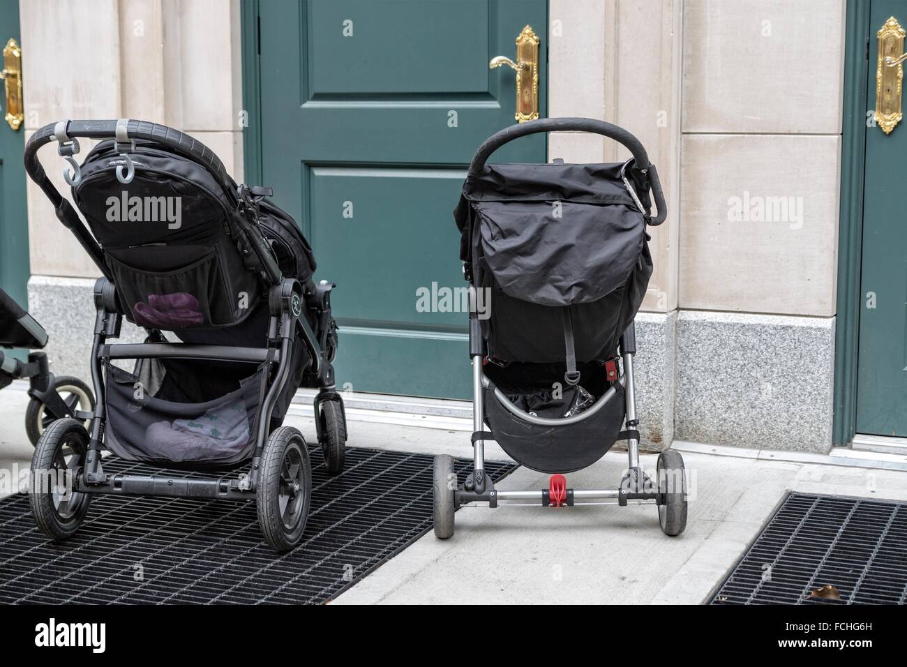 Pushing baby strollers hi-res stock photography and images - Alamy