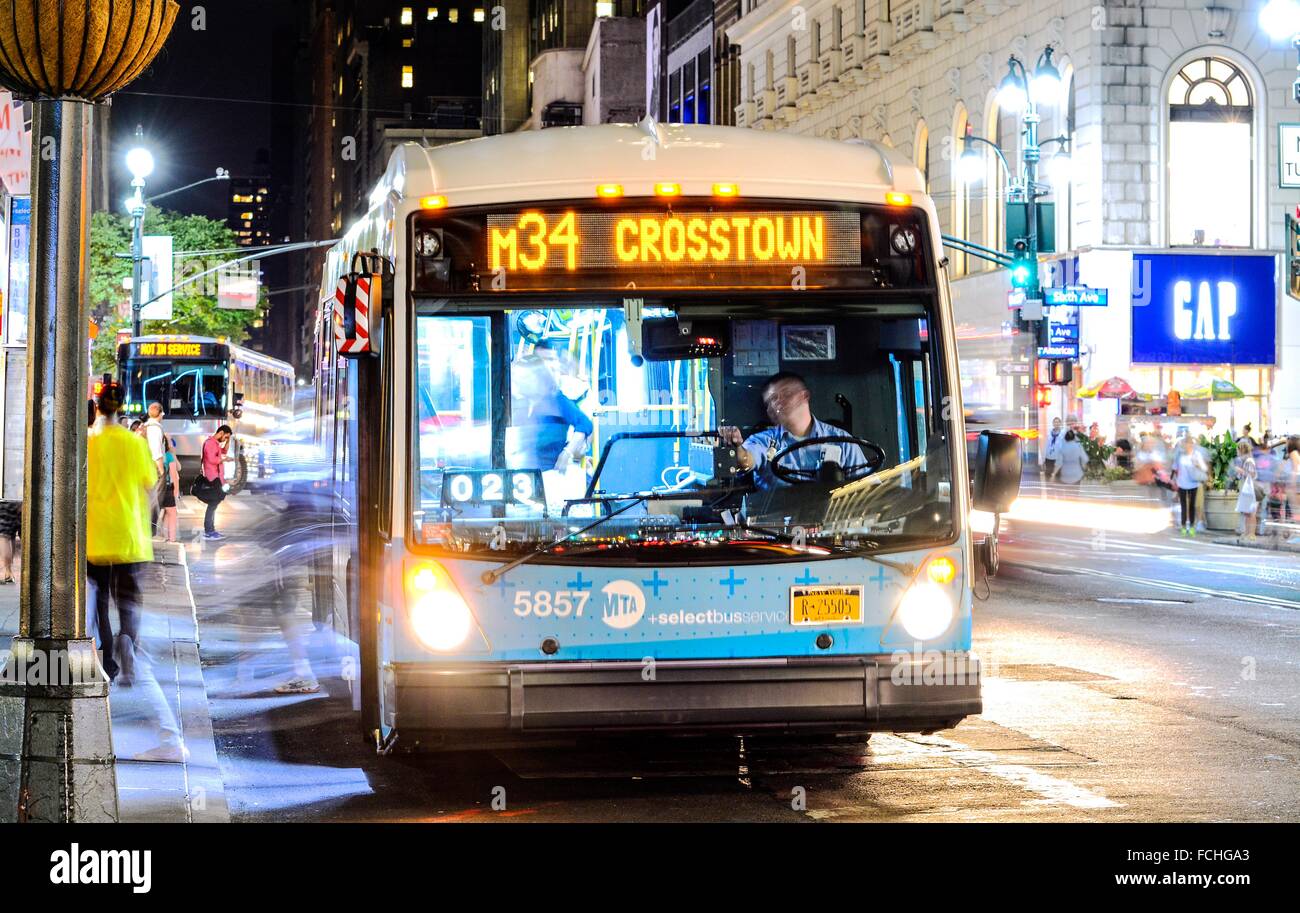 Q32 mta bus hi-res stock photography and images - Alamy