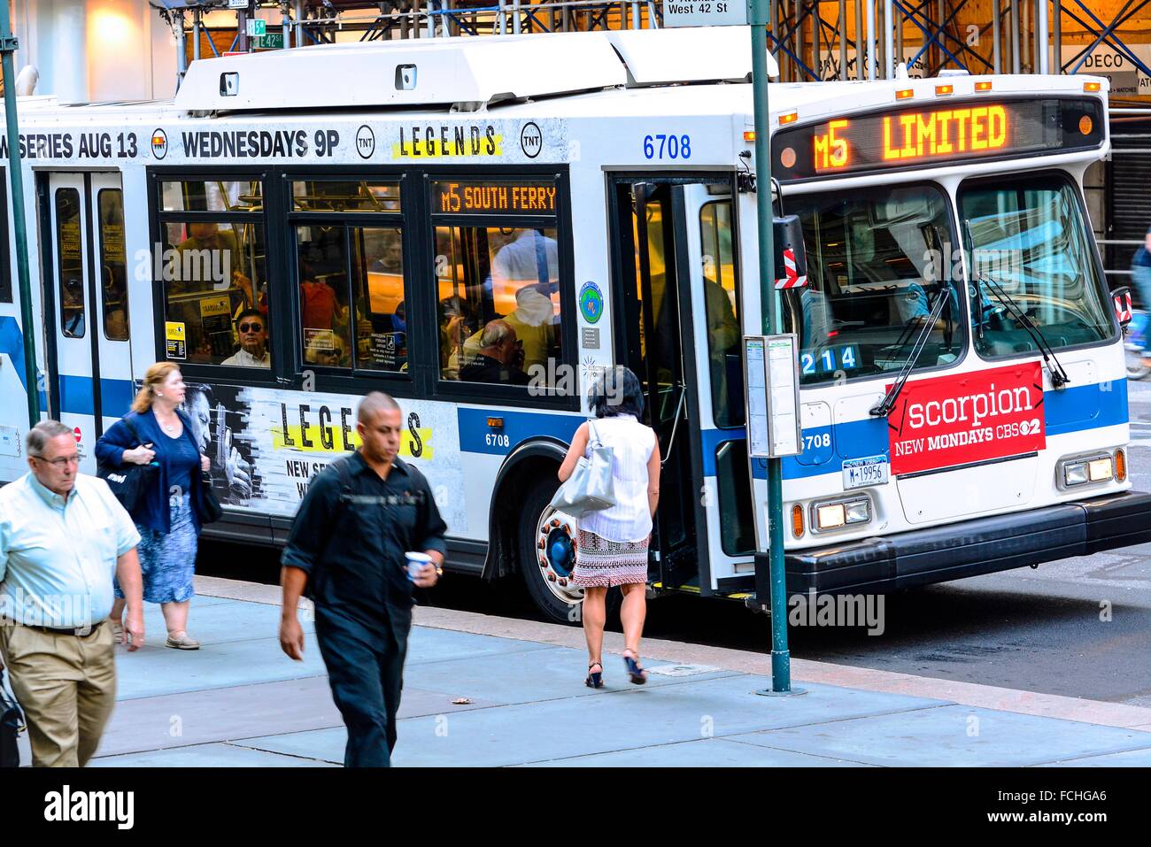 Q32 Mta Bus Stock Photos & Q32 Mta Bus Stock Images - Alamy