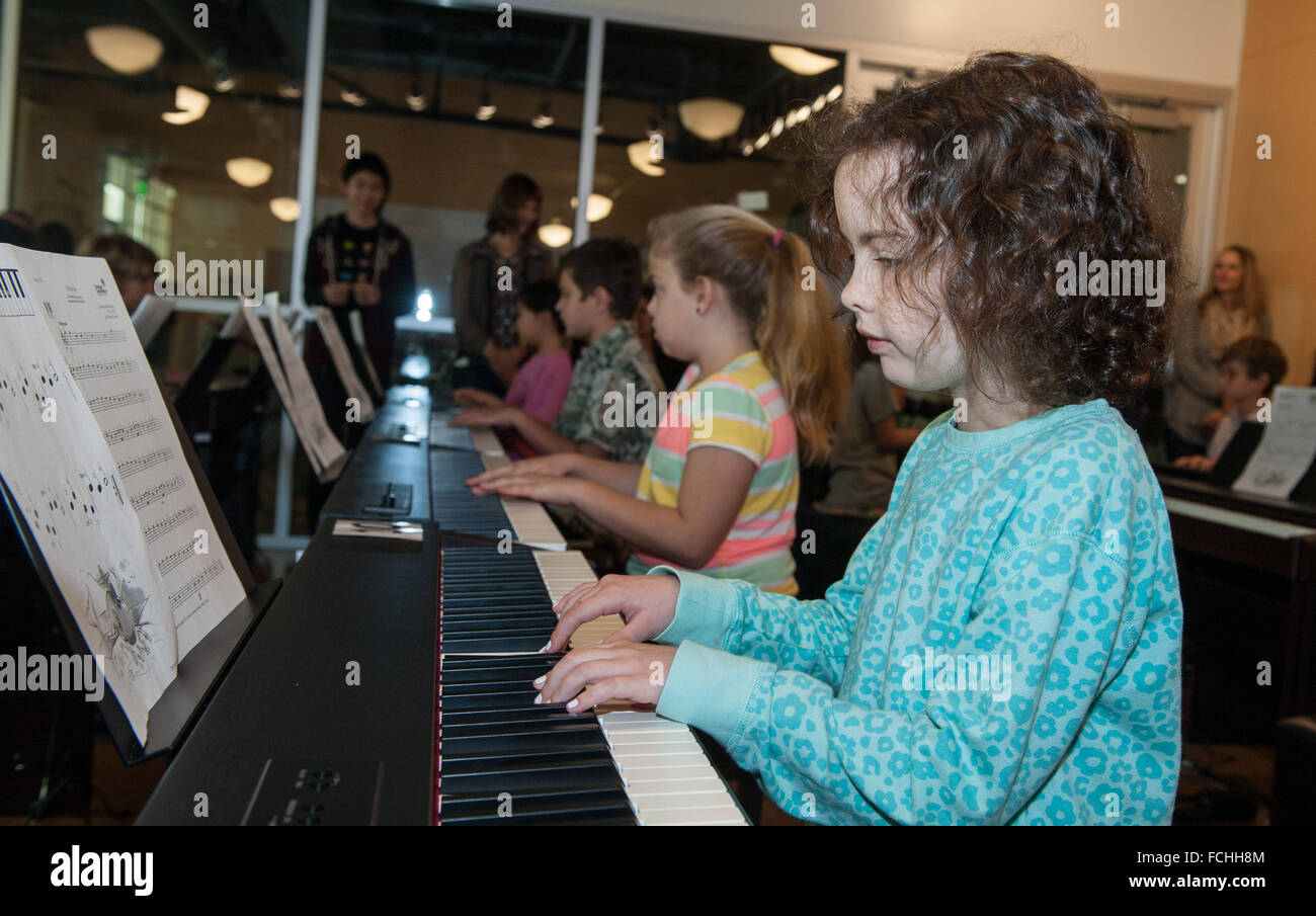 Public school music class hi-res stock photography and images - Alamy