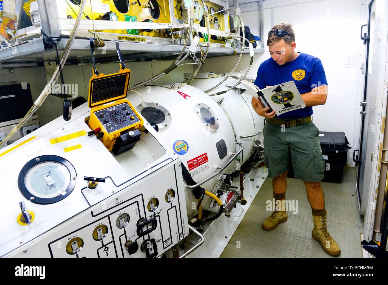 Recompression chamber hi-res stock photography and images - Alamy