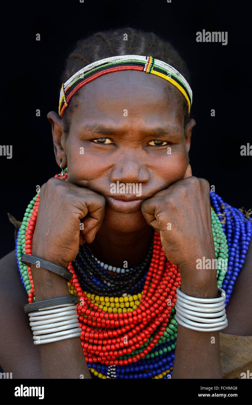 Nyangatom girl hi-res stock photography and images - Alamy