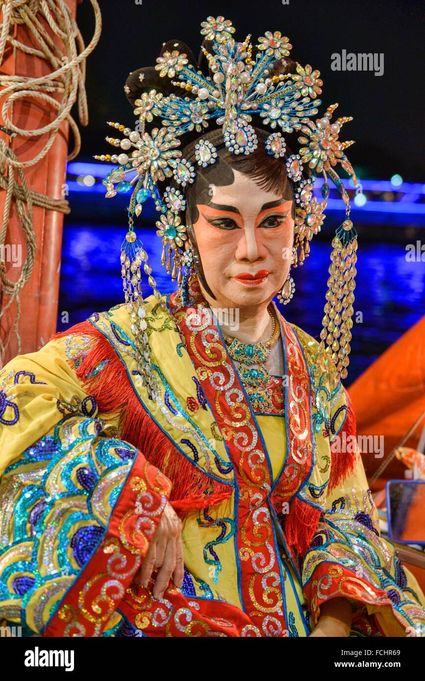 Chinese opera performer hi-res stock photography and images - Alamy