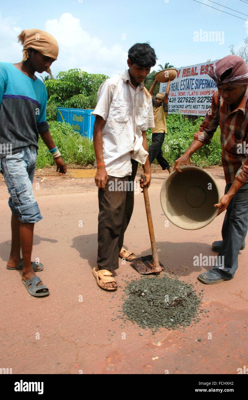 India road hole hi-res stock photography and images - Alamy