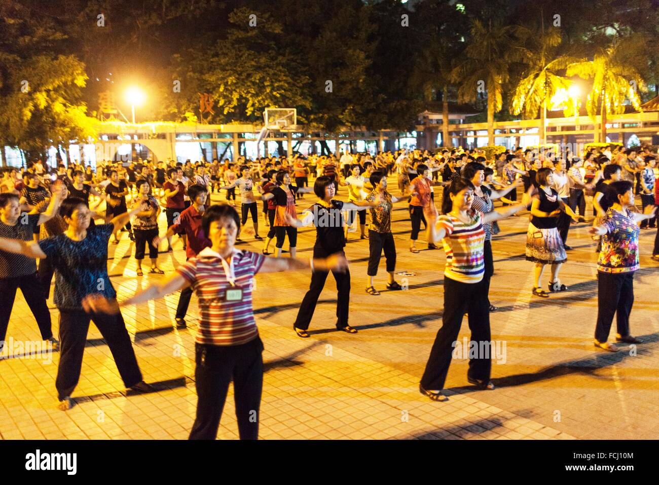 Folk dance performer hi-res stock photography and images - Alamy