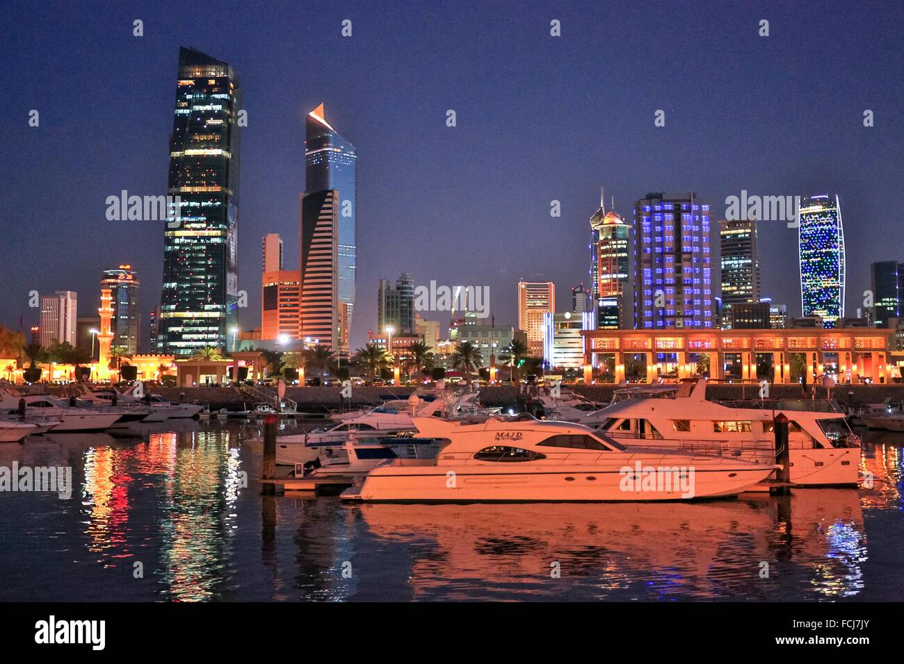 Kuwait city skyline hi-res stock photography and images - Alamy
