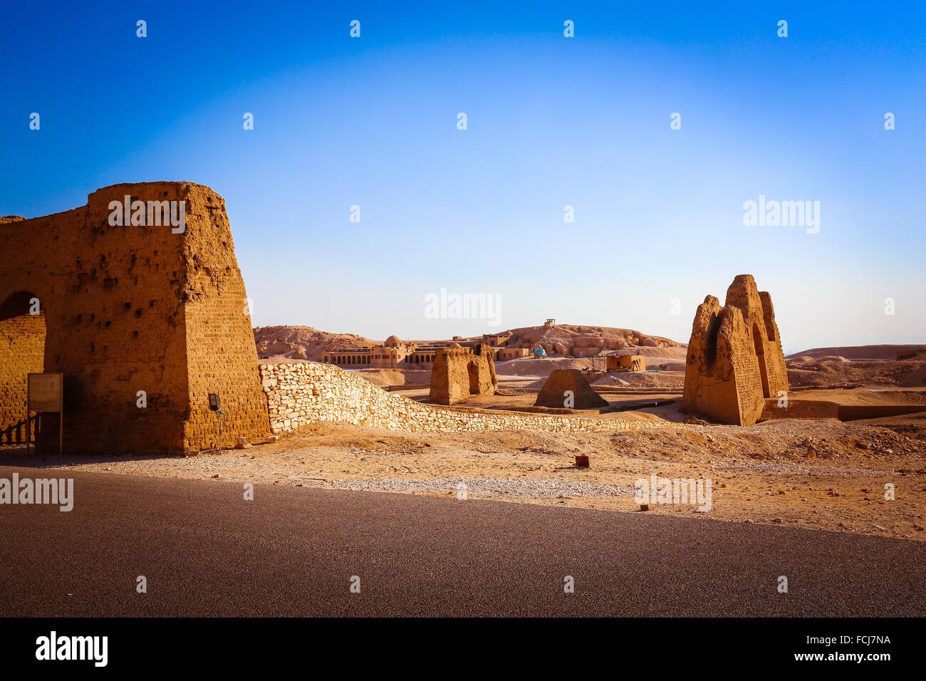 Dayr al bahari hi-res stock photography and images - Alamy