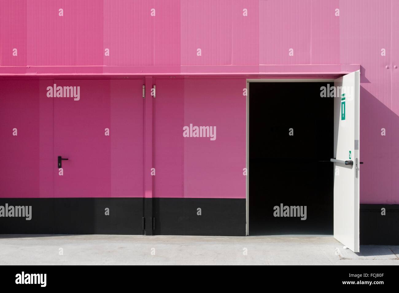 Open door building architecture hi-res stock photography and images - Alamy