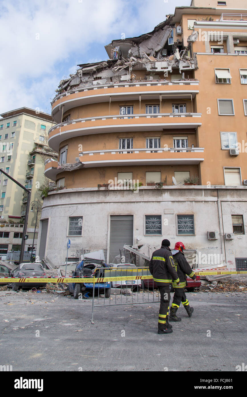 Rome, Italy. 22nd Jan, 2016. Authorities investigate the collapse ...
