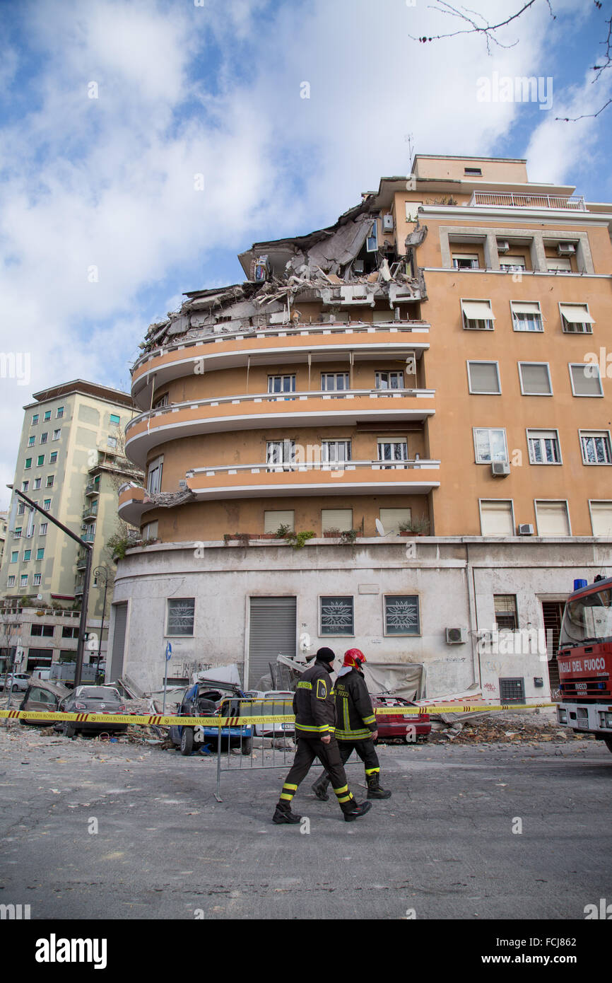 Rome, Italy. 22nd Jan, 2016. Authorities investigate the collapse ...
