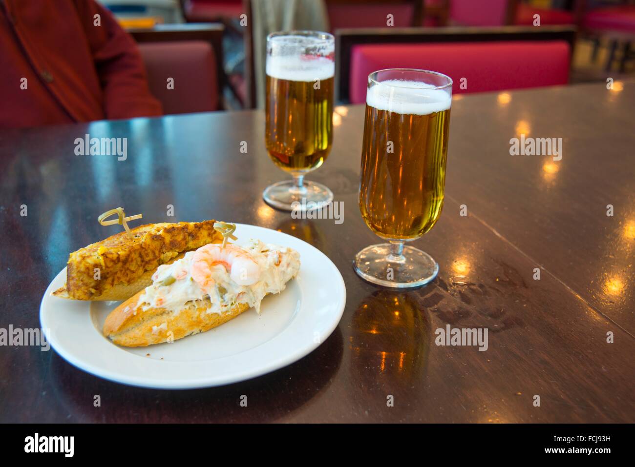Beer tapas madrid hi-res stock photography and images - Alamy