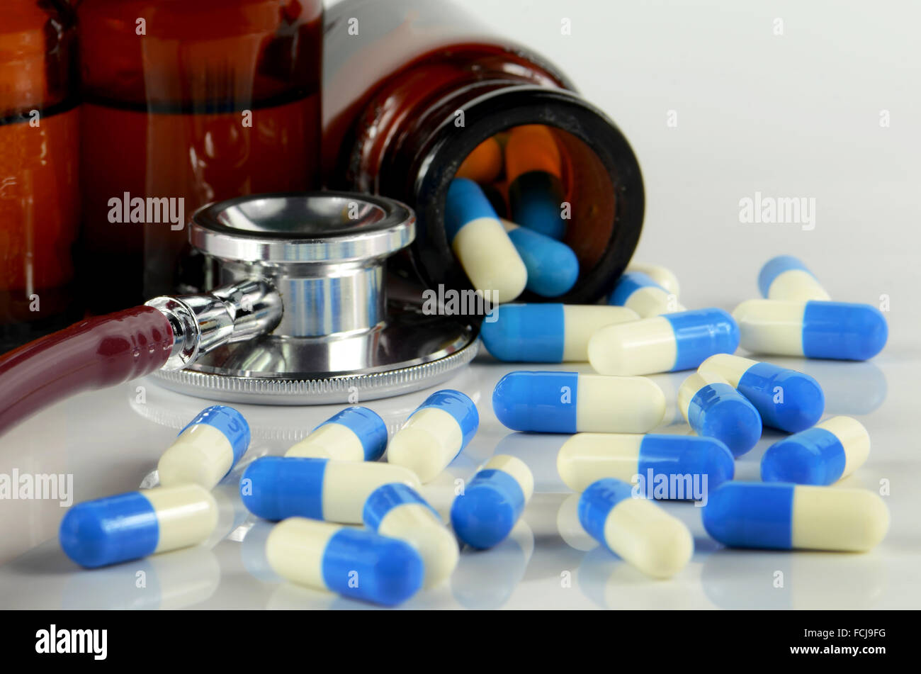 Blue and white capsule hi-res stock photography and images - Alamy